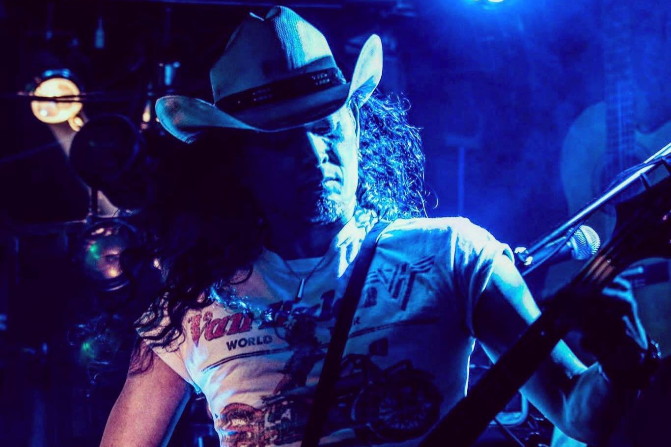 KJ – Rock Bar BAUHAUS