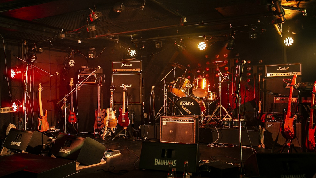 Rock Bar BAUHAUS – The Rock and Roll Hall of Fame Tokyo Roppongi Since 1981